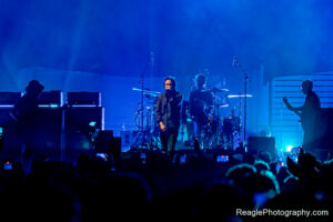 Pearl Jam Brings Seattle’s Small-Club Vibes to Phoenix - Burning Hot Events